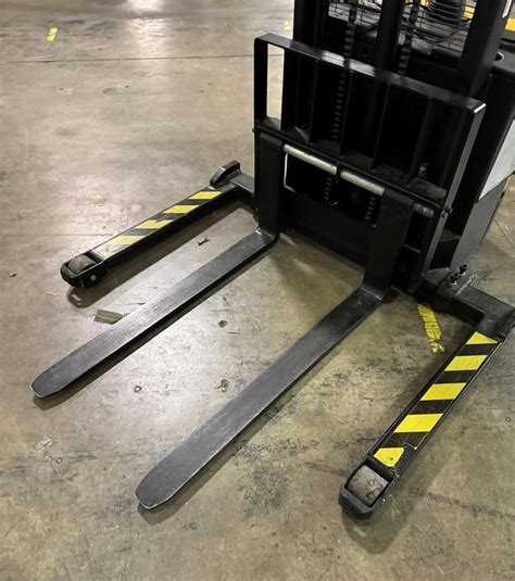 Vestil 2000 Capacity Electric Pallet Stacker Model S 62 Aa Serial
