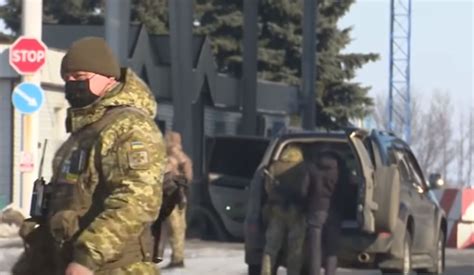 Військовозобовязаним в Україні хочуть дозволити виїжджати за кордон