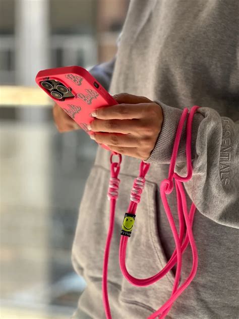 قاب دخترانه باربی با بند گوشی آيفون