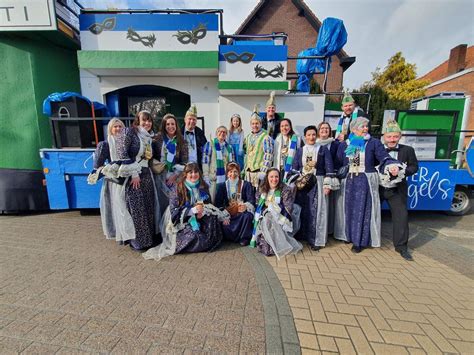 Carnavalstoet In Bocholt Kleurrijke Groepen En Traditie Hbvl
