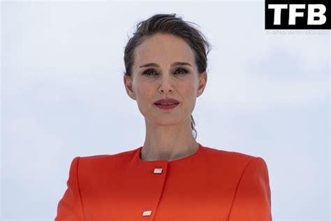 Natalie Portman Flaunts Her Sexy Legs At The Thor Love And Thunder