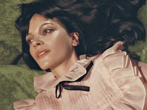 Cantora Famosa Revela Que Tem Uma Conta Fake Da Charli Xcx No Instagram