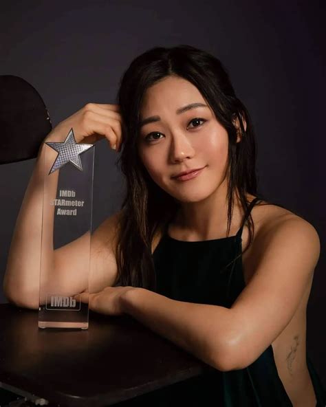 Karen Fukuhara Receiving The Imdb Fan Favorite” Starmeter Award 🌟 At