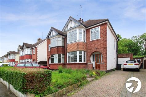 Milton Hall Road Gravesend Kent Da12 3 Bed Semi Detached House £1 725 Pcm £398 Pw