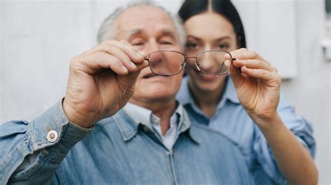Navigating The Differences Between Glaucoma And Cataracts Expert Weigh