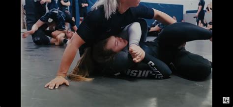 Fion And Laura Love Their Tight Triangle Chokes 🤤🤤🤤😴😴😴 Rheadscissors