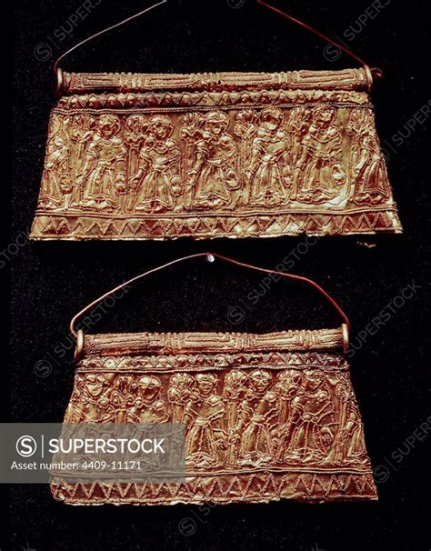 Pendientes Etruscos De La Tumba De Regolini Galassi Location Museos