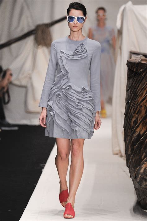 Alena Akhmadullina Russia Spring 2016 Fashion Show | Fashion show ...
