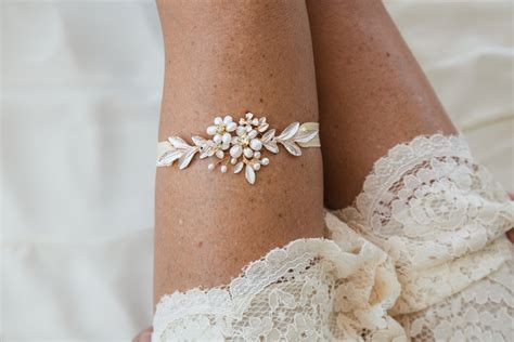 27 Wedding Garters Almost Too Sexy Too Toss Artofit