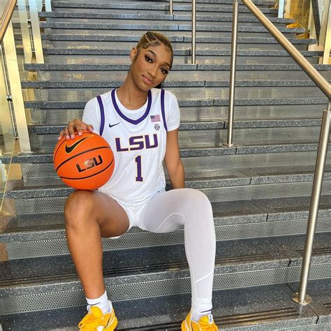 Lsu Star Angel Reese Has A Strong Selfie Game Bootymotiontv
