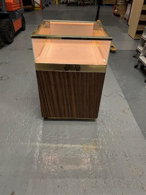 Display Unit El Shop Fitters