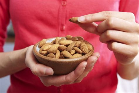 ナッツは食べ過ぎちゃダメ！体への影響と一日の摂取量を解説 Macaroni