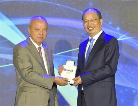 中国工商银行董事长易会满荣膺“年度杰出银行家” 新浪财经 新浪网