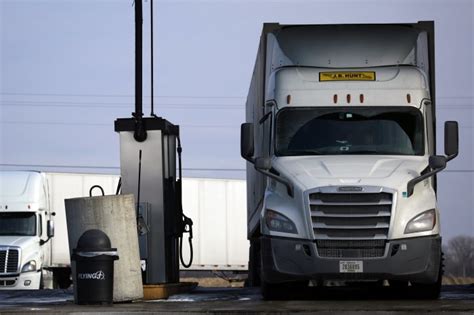 j b hunt sets leadership succession names simpson ceo wsj