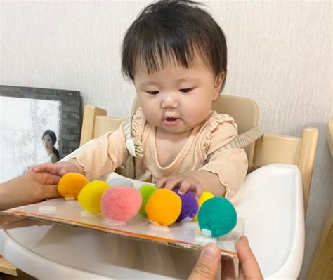 6개월 아기 소근육발달 협응력기르기 놀이 엄마표 알록달록솜공잡기놀이 네이버 블로그