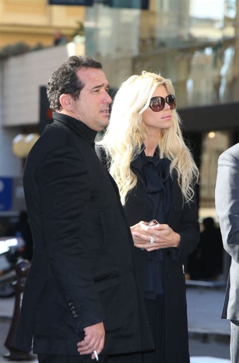 Photo Pascal Ramette Et Victoria Silvstedt Aux Obsèques De Michel