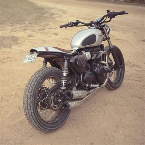 How To Turn The Triumph Street Twin Into A Flat Tracker Triumph Street Twin Flat Tracker Triumph