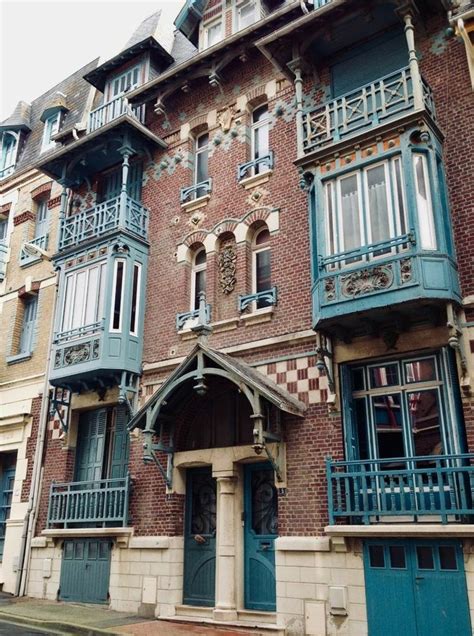 Maison Victorienne Avec Balcons Bleus Architecture Brique Nord Pas De Calais Tourisme En France