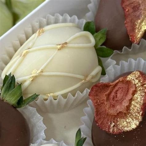 КЛУБНИКА В ШОКОЛАДЕ ПОЛУНИЦЯ В ШОКОЛАДІ ФІНІКИ МАКАРОН On Instagram Полуниця в шоколаді