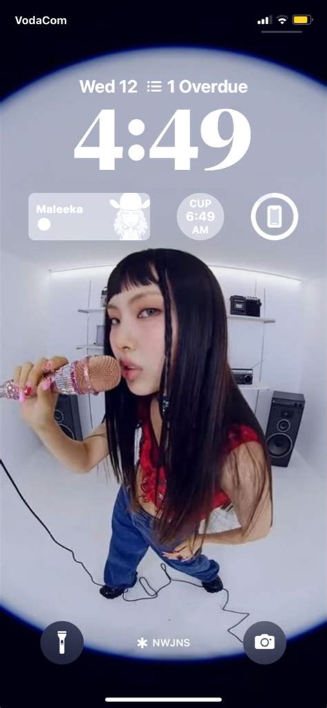 New Jeans Lock Screen Idea Lockscreen Ios Iphone Wallpaper App Wallpaper App