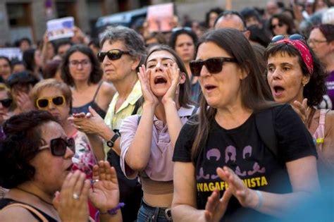 Podemos Propone Crear Un Delito Leve De Intimidaci N Sexual En La Calle Espa A