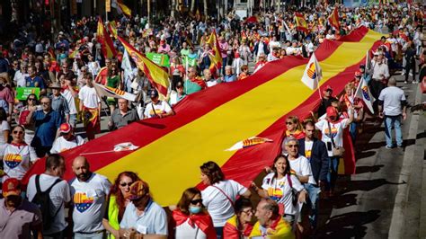 Miles De Personas Conmemoran El Día De La Hispanidad En Las Calles De