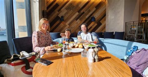 بعد 11 سنة أحمد الفيشاوي يلتقي ابنه تيتوس لأول مرة Et بالعربي