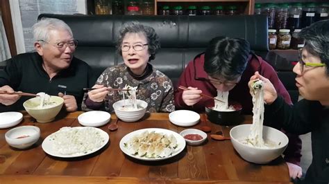 살얼음 동동~ 할머니표 동치미 국수 먹방 찐만두 시골먹방 시골음식 집밥먹방 가족먹방 Mukbang Korean