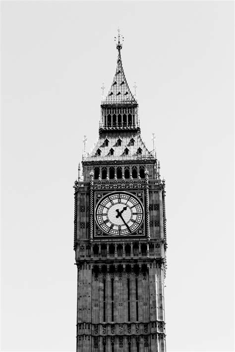 무료 이미지 검정색과 흰색 건축물 화이트 경계표 단색화 시계탑 종탑 첨탑 대칭 모양 흑백 사진 3456x5184 34713 무료 이미지