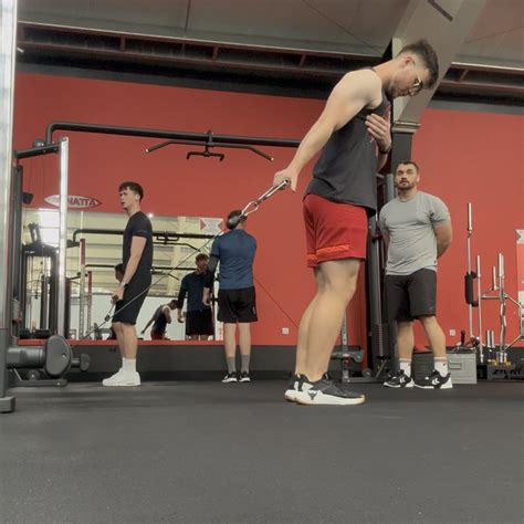 Hammer Curl Proper Form Technique And Variations Gravitus