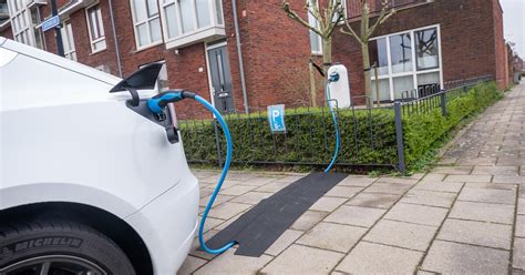 Oproep Ben Jij Getroffen Door De Nieuwe Maatregel Waarbij Laadkabels Niet Meer Over Wegen En