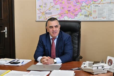 Кметът на Сливен рефер в скандал между ВиК и електродружеството