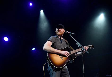 Eric Paslay She Dont Love You Video