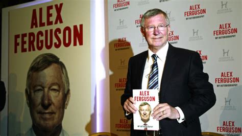 فرگوسن در زندگی‌نامه‌اش بکام باید از منچستر یونایتد می‌رفت طرفداری