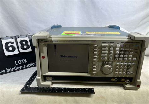 TEKTRONIX RSA 3303B REALTIME SPECTRUM ANALYZER Bentley Associates LLC
