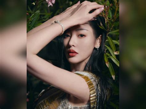 Crystal Zhang Loses Luggage In Cannes