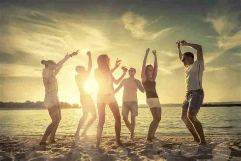 How To Have Fun At The Beach 31 Fun Activities To Enjoy On The Beach