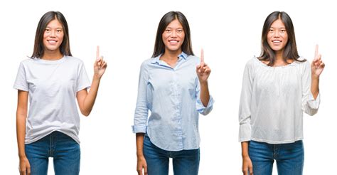 아시아 젊은 여자 백색 격리 된 배경에 보여주는 고 손가락 번호 하나 웃 고 하면서 자신감과 행복 가리키는 서 콜라주 가리키기에 대한 스톡 사진 및 기타 이미지 Istock