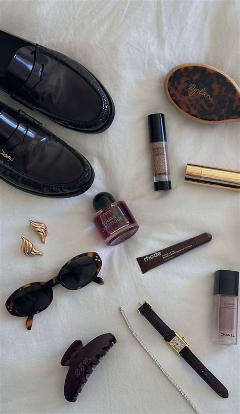 Pin Di Neutral Yoke Su Makeup Nel 2024 Borse Stile Oggetti