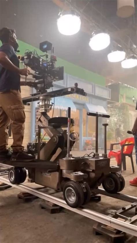 🎬🎥 دولي Dollyshot التصويرالسينمائي عربةدولي Dollyshot حركةالكاميرا السينما