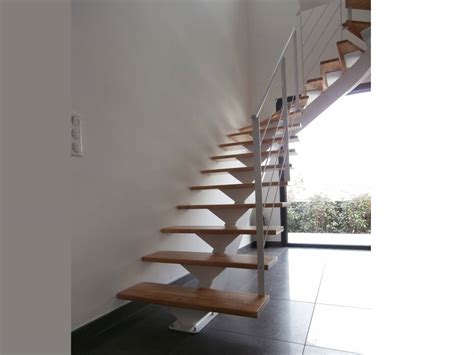 Réalisation Dun Escalier 24 Tournant Limon Central Métallique à Aix
