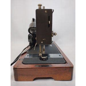 1949 Singer Sewing Machine Portable Electric 128 Bentwood Case Aj
