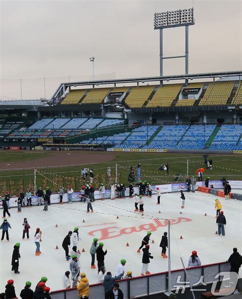 야구장에서 즐기는 스케이트 뉴스1