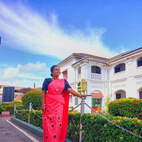 පොඩියා කෙල්ලෙක් නම් කියෝපන් ️ ජීවිතේ කිනම් හෝ දවසක මාල හතක් පලදලා ඉර හදයි ගලපලා පොරොන්දම්