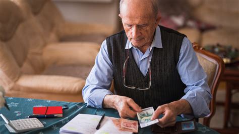 Повишица свима стиже у јануару Колика ће бити најнижа а колико највиша пензија — Rt Balkan