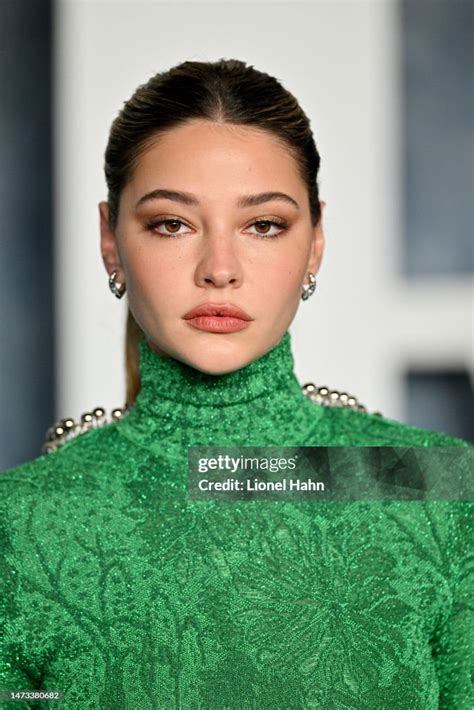 Madelyn Cline Attends The 2023 Vanity Fair Oscar Party Hosted By