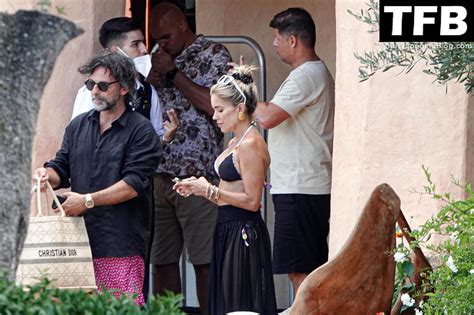 Sylvie Meis Niclas Castello Enjoy A Day On The Beach In Sardinia 20