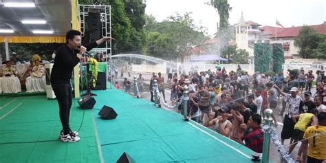 Celebrating Tradition Thingyan Festival In Taninthayi Region Myanmar