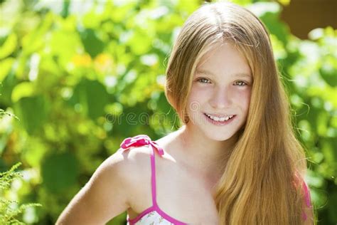 Belle Jeune Femme Dans La Robe Sexy Blanche Photo Stock Image Du Jeune Femme