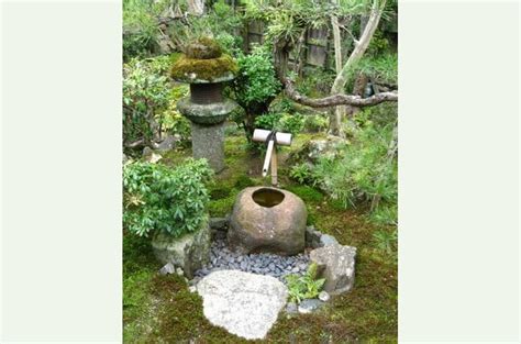 蹲 つくばい と手水鉢の違いを知ってますか？【正座をしない茶道茶の実】 茶道や各種講座に関する様々な情報を発信 福岡で茶道教室なら丁寧に学べる正座をしない茶道 茶の実